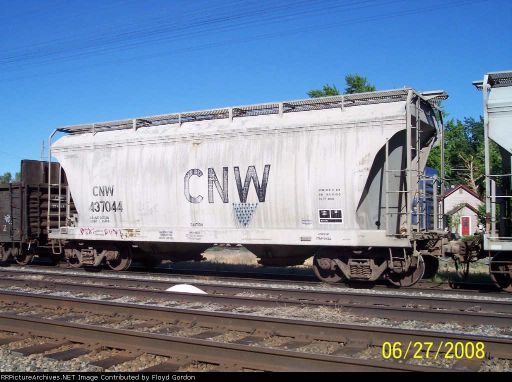 CNW 437044